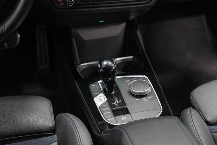 Black BMW 218 2022 in Vilnius, with an engine capacity of 2.00 L and mileage of 81 thousand km for 22900 €, photo 21 on AUTOMOTO.COM.LV