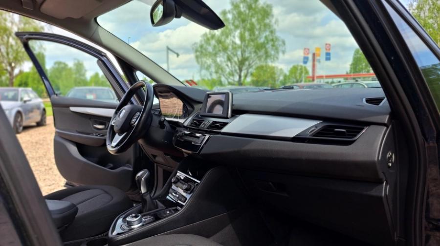 Blue BMW 218 2016 in Riga, with an engine capacity of 2.00 L and mileage of 223 thousand km for 8590 €, photo 15 on AUTOMOTO.COM.LV