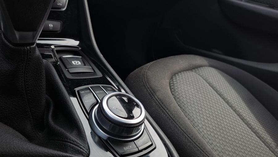 Blue BMW 218 2016 in Riga, with an engine capacity of 2.00 L and mileage of 223 thousand km for 8590 €, photo 26 on AUTOMOTO.COM.LV