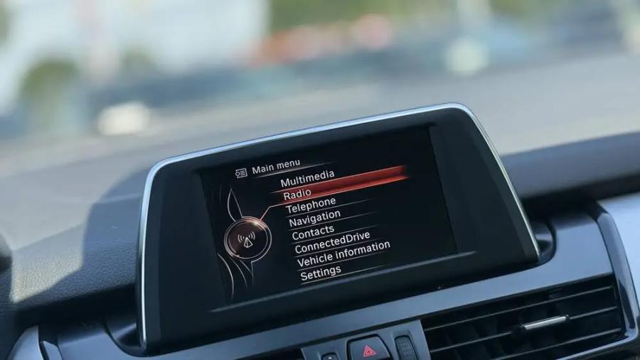 Zils BMW 218 2016 Jelgava, ar dzinēja tilpumu 2.00 L un nobraukumu 289 tūkst. km par 8990 €, foto 15 vietnē AUTOMOTO.COM.LV