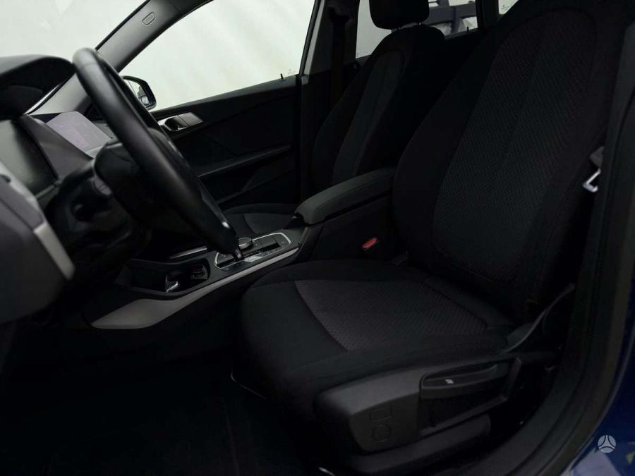 Blue BMW 218 2022 in Vilnius, with an engine capacity of 1.50 L and mileage of 50 thousand km for 17300 €, photo 11 on AUTOMOTO.COM.LV