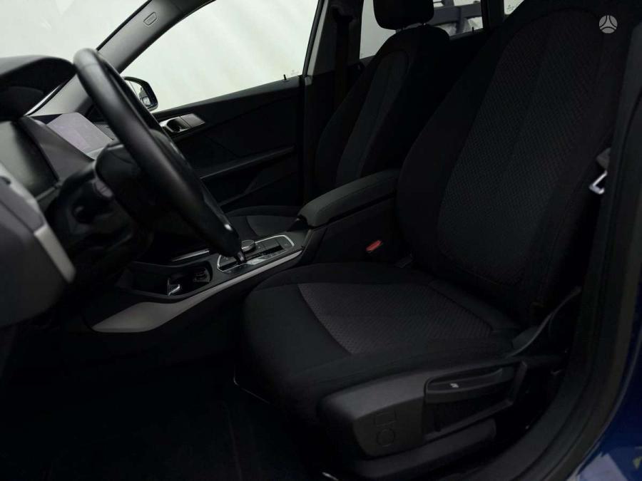 Blue BMW 218 2022 in Vilnius, with an engine capacity of 1.50 L and mileage of 50 thousand km for 17290 €, photo 11 on AUTOMOTO.COM.LV