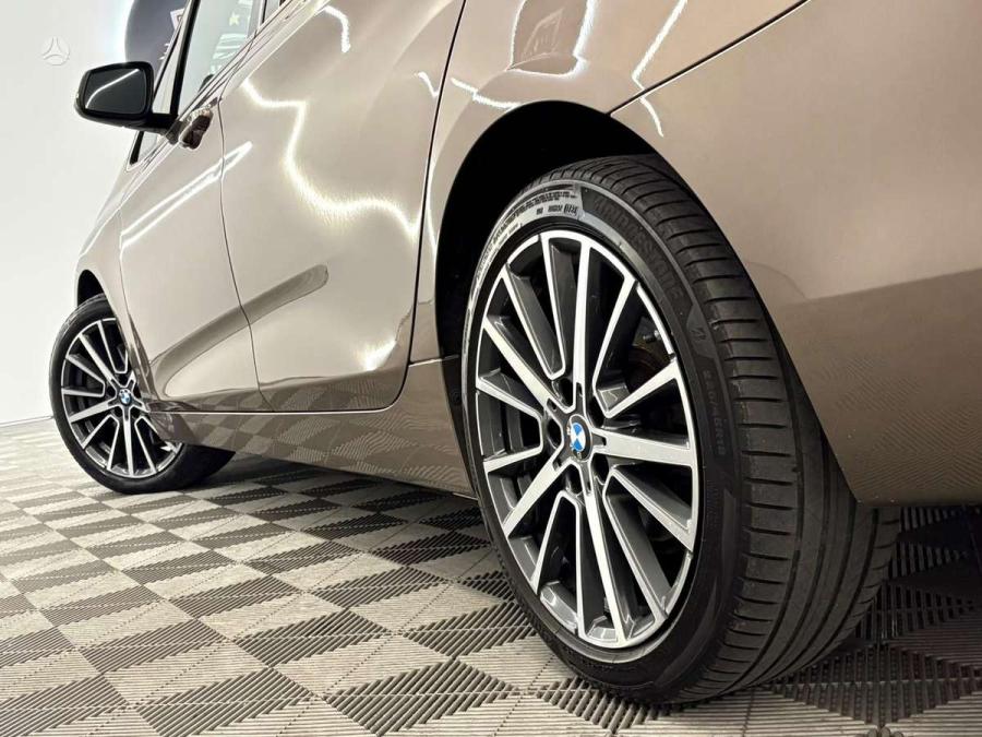 Brown BMW 218 2018 in Marijampole, with an engine capacity of 2.00 L and mileage of 205 thousand km for 12750 €, photo 16 on AUTOMOTO.COM.LV
