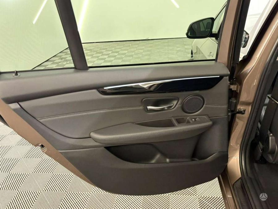 Brown BMW 218 2018 in Marijampole, with an engine capacity of 2.00 L and mileage of 205 thousand km for 12750 €, photo 17 on AUTOMOTO.COM.LV