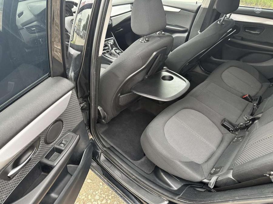 Melns BMW 218 Gran Tourer 2015 Tauragė, ar dzinēja tilpumu 2.00 L un nobraukumu 318 tūkst. km par 6250 €, foto 9 vietnē AUTOMOTO.COM.LV