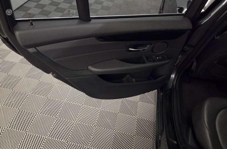 Grey BMW 218 Gran Tourer 2015 in Marijampole, with an engine capacity of 2.00 L and mileage of 280 thousand km for 11750 €, photo 9 on AUTOMOTO.COM.LV