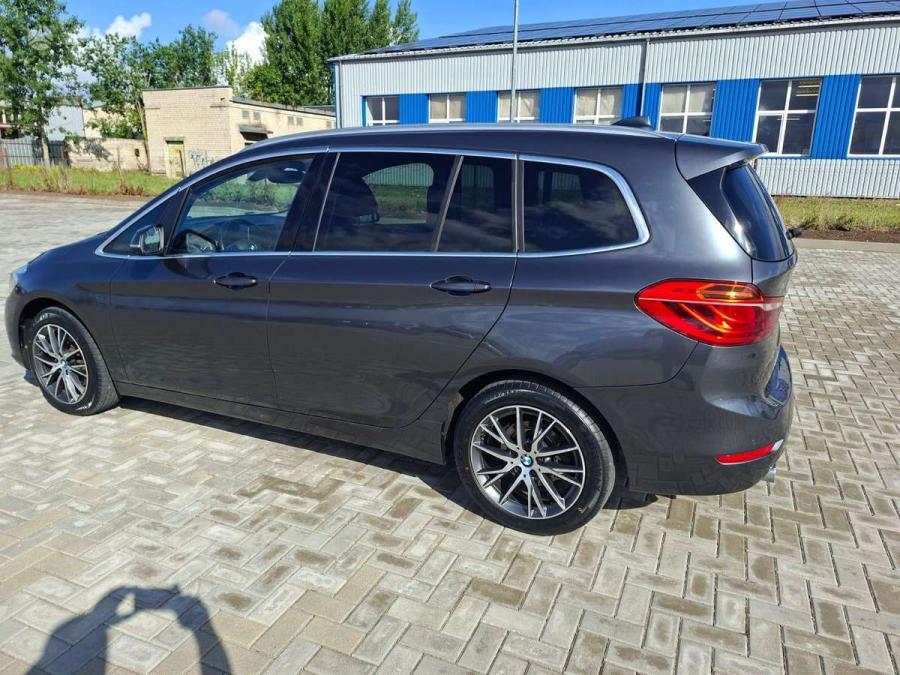 Grey BMW 218 Gran Tourer 2016 in Taurage, with an engine capacity of 2.00 L and mileage of 230 thousand km for 7800 €, photo 4 on AUTOMOTO.COM.LV