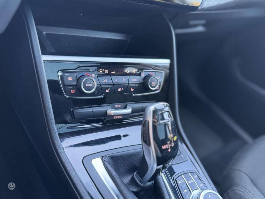 Grey BMW 218 Gran Tourer 2020 in Taurage, with an engine capacity of 2.00 L and mileage of 280 thousand km for 10999 €, photo 12 on AUTOMOTO.COM.LV