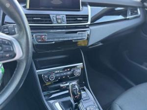 Grey BMW 218 Gran Tourer 2020 in Taurage, with an engine capacity of 2.00 L and mileage of 280 thousand km for 10999 €, photo 13 on AUTOMOTO.COM.LV
