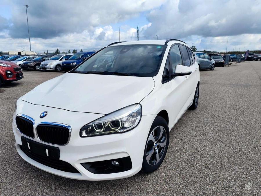 White BMW 218 Gran Tourer 2015 in Marijampole, with an engine capacity of 0.00 L and mileage of 267 thousand km for 6800 €, photo 15 on AUTOMOTO.COM.LV