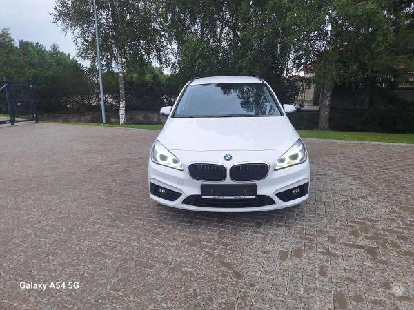 White BMW 218 Gran Tourer 2016 in Kaunas, with an engine capacity of 2.00 L and mileage of 230 thousand km for 8650 €, photo 3 on AUTOMOTO.COM.LV