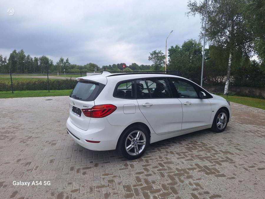 White BMW 218 Gran Tourer 2016 in Kaunas, with an engine capacity of 2.00 L and mileage of 230 thousand km for 8650 €, photo 5 on AUTOMOTO.COM.LV