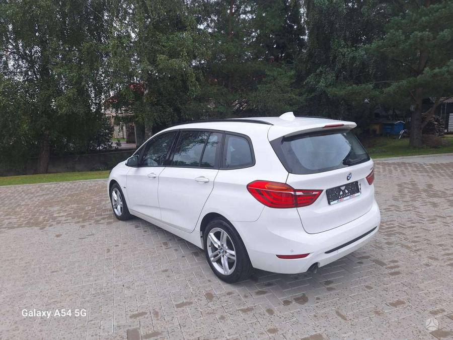 White BMW 218 Gran Tourer 2016 in Kaunas, with an engine capacity of 2.00 L and mileage of 230 thousand km for 8650 €, photo 6 on AUTOMOTO.COM.LV