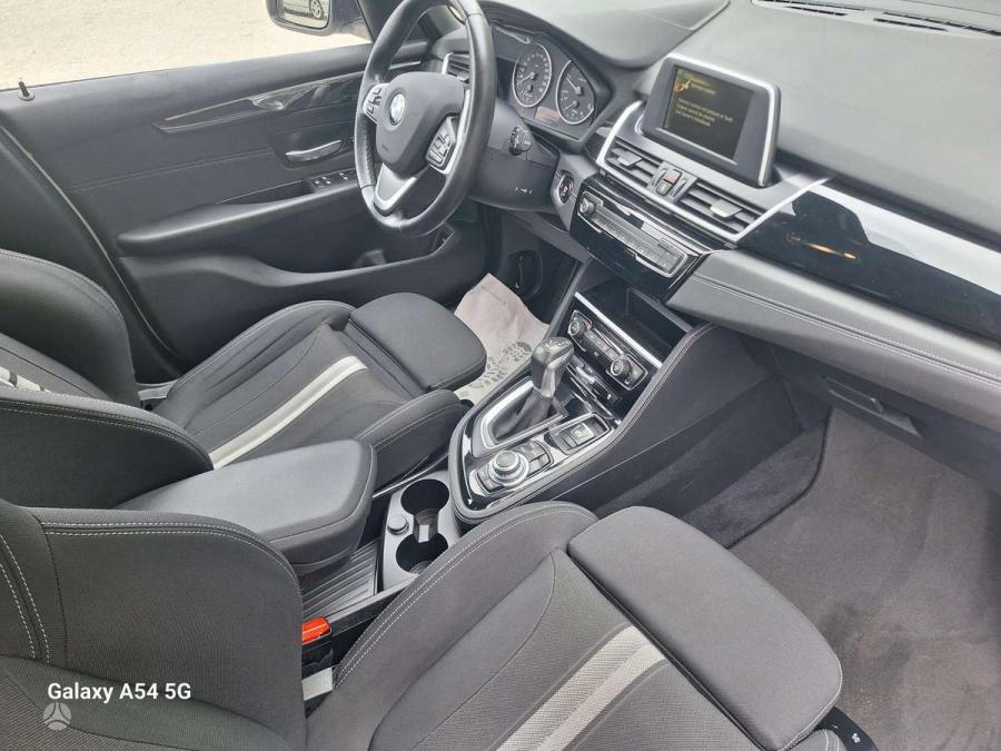 White BMW 218 Gran Tourer 2016 in Kaunas, with an engine capacity of 2.00 L and mileage of 230 thousand km for 8650 €, photo 12 on AUTOMOTO.COM.LV