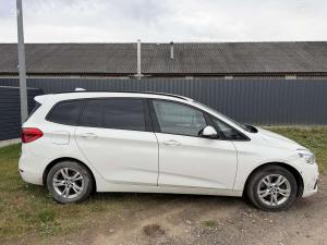White BMW 218 Gran Tourer 2017 in Vilnius, with an engine capacity of 0.00 L and mileage of 181 thousand km for 6100 €, photo 4 on AUTOMOTO.COM.LV