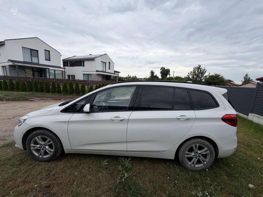 White BMW 218 Gran Tourer 2017 in Vilnius, with an engine capacity of 0.00 L and mileage of 181 thousand km for 6100 €, photo 8 on AUTOMOTO.COM.LV
