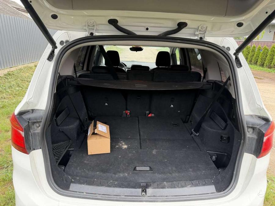 White BMW 218 Gran Tourer 2017 in Vilnius, with an engine capacity of 0.00 L and mileage of 181 thousand km for 6100 €, photo 10 on AUTOMOTO.COM.LV