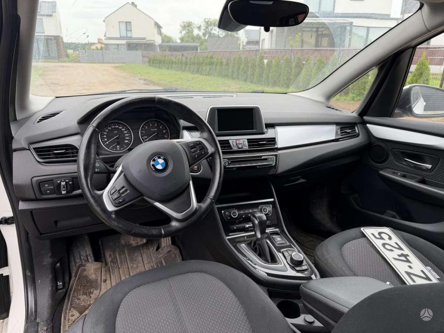 White BMW 218 Gran Tourer 2017 in Vilnius, with an engine capacity of 0.00 L and mileage of 181 thousand km for 6100 €, photo 13 on AUTOMOTO.COM.LV