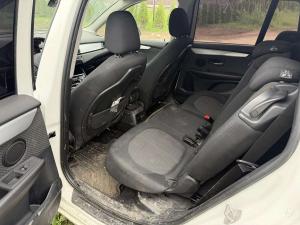 White BMW 218 Gran Tourer 2017 in Vilnius, with an engine capacity of 0.00 L and mileage of 181 thousand km for 6100 €, photo 14 on AUTOMOTO.COM.LV