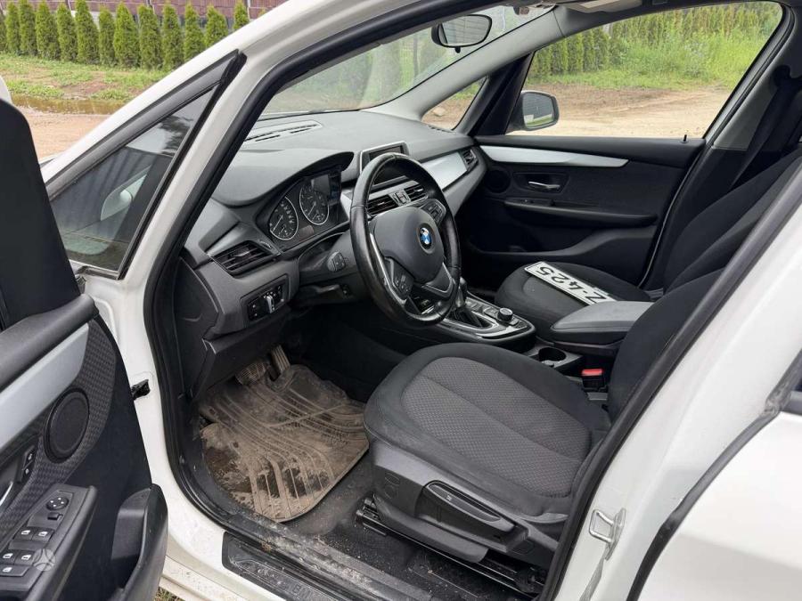 White BMW 218 Gran Tourer 2017 in Vilnius, with an engine capacity of 0.00 L and mileage of 181 thousand km for 6100 €, photo 15 on AUTOMOTO.COM.LV