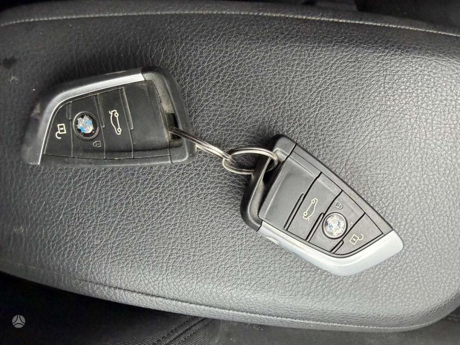 White BMW 218 Gran Tourer 2017 in Vilnius, with an engine capacity of 0.00 L and mileage of 181 thousand km for 6100 €, photo 16 on AUTOMOTO.COM.LV