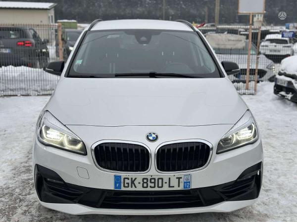 Balts BMW 218 Gran Tourer 2022 Viļņa, ar dzinēja tilpumu 1.50 L un nobraukumu 168 tūkst. km par 18149 €, foto 2 vietnē AUTOMOTO.COM.LV