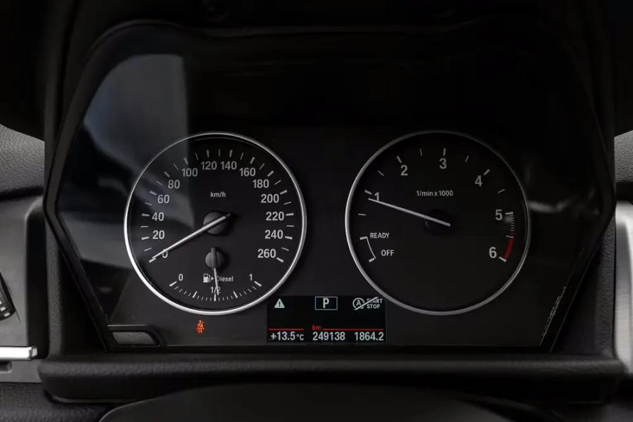 Pelēks BMW 218 2014 Jelgava, ar dzinēja tilpumu 2.00 L un nobraukumu 249 tūkst. km par 7900 €, foto 15 vietnē AUTOMOTO.COM.LV