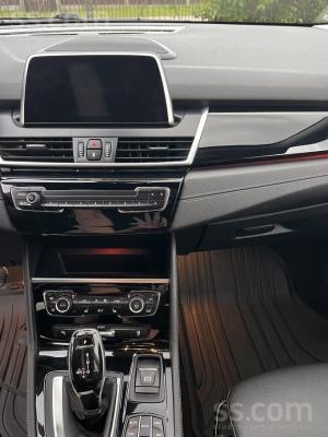 Grey BMW 218 2019 in Riga, with an engine capacity of 2.00 L and mileage of 144 thousand km for 14900 €, photo 7 on AUTOMOTO.COM.LV