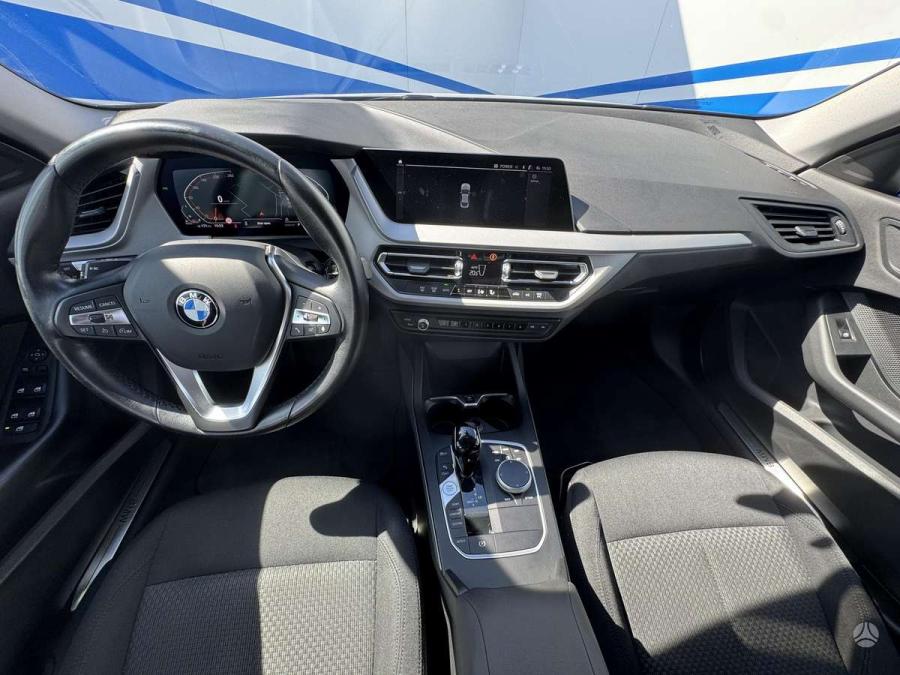 Grey BMW 218 2022 in Kaunas, with an engine capacity of 2.00 L and mileage of 219 thousand km for 16759 €, photo 8 on AUTOMOTO.COM.LV