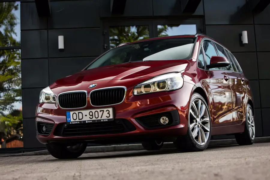 Sarkans BMW 218 2015 Jelgava, ar dzinēja tilpumu 1.80 L un nobraukumu 293 tūkst. km par 9400 €, foto 3 vietnē AUTOMOTO.COM.LV