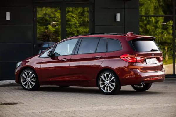 Sarkans BMW 218 2015 Jelgava, ar dzinēja tilpumu 1.80 L un nobraukumu 293 tūkst. km par 9400 €, foto 3 vietnē AUTOMOTO.COM.LV