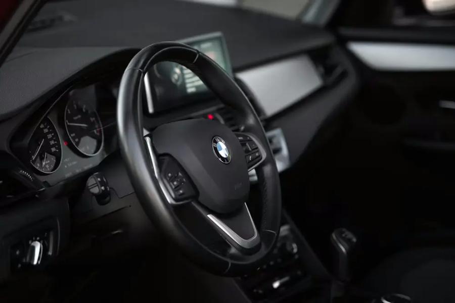 Sarkans BMW 218 2015 Jelgava, ar dzinēja tilpumu 1.80 L un nobraukumu 293 tūkst. km par 9400 €, foto 14 vietnē AUTOMOTO.COM.LV