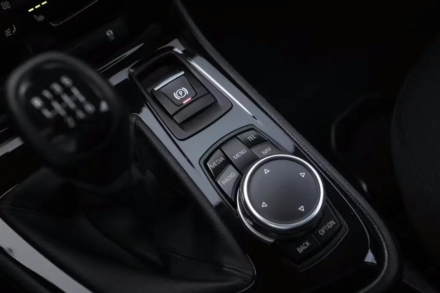 Sarkans BMW 218 2015 Jelgava, ar dzinēja tilpumu 1.80 L un nobraukumu 293 tūkst. km par 9400 €, foto 29 vietnē AUTOMOTO.COM.LV