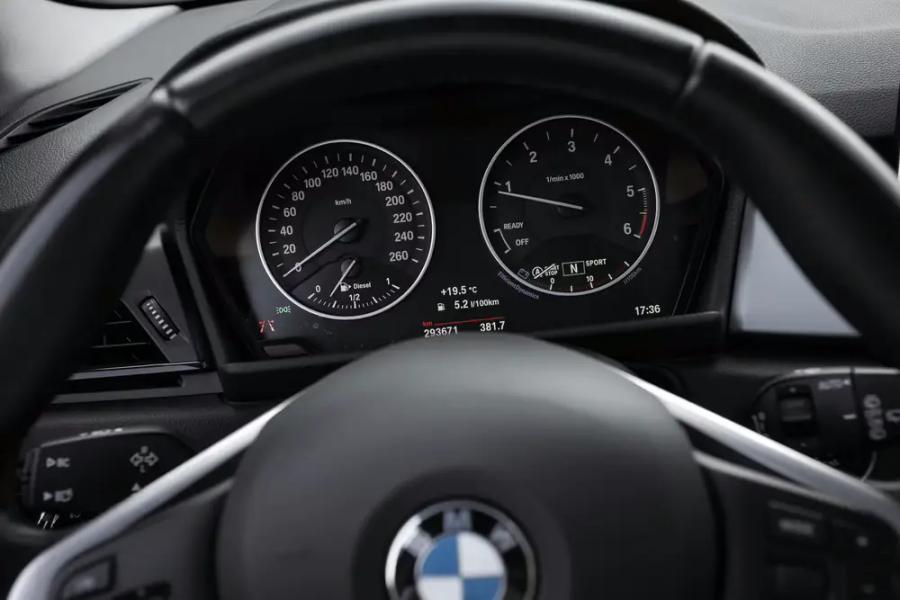 Sarkans BMW 218 2015 Jelgava, ar dzinēja tilpumu 1.80 L un nobraukumu 293 tūkst. km par 9400 €, foto 49 vietnē AUTOMOTO.COM.LV