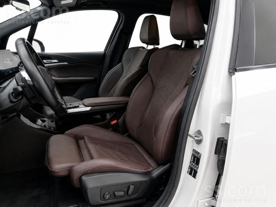 White BMW 218 2025 in Riga, with an engine capacity of 1.50 L and mileage of 65 thousand km for 29900 €, photo 7 on AUTOMOTO.COM.LV