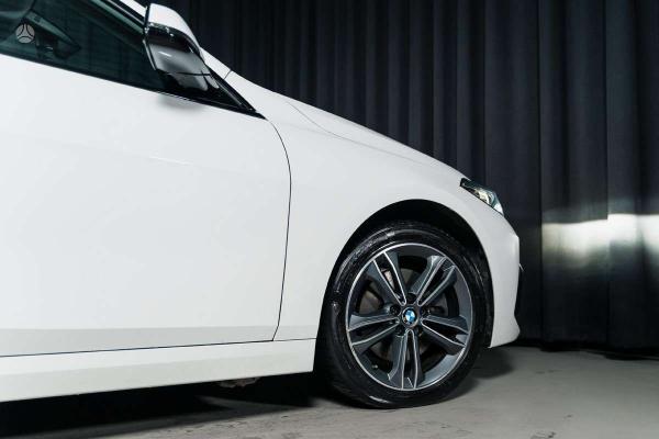 White BMW 218 2020 in Vilnius, with an engine capacity of 2.00 L and mileage of 72 thousand km for 24000 €, photo 10 on AUTOMOTO.COM.LV