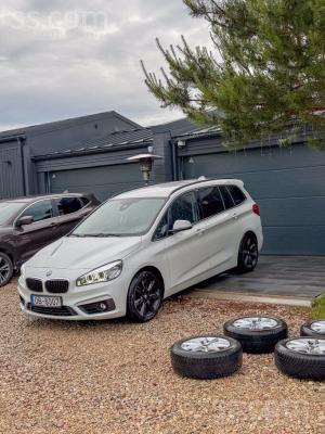 Balts BMW 218 2015 Rīga, ar dzinēja tilpumu 1.50 L un nobraukumu 145 tūkst. km par 8900 €, foto  vietnē AUTOMOTO.COM.LV