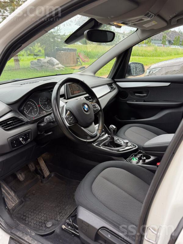 White BMW 218 2015 in Riga, with an engine capacity of 1.50 L and mileage of 145 thousand km for 7900 €, photo 5 on AUTOMOTO.COM.LV
