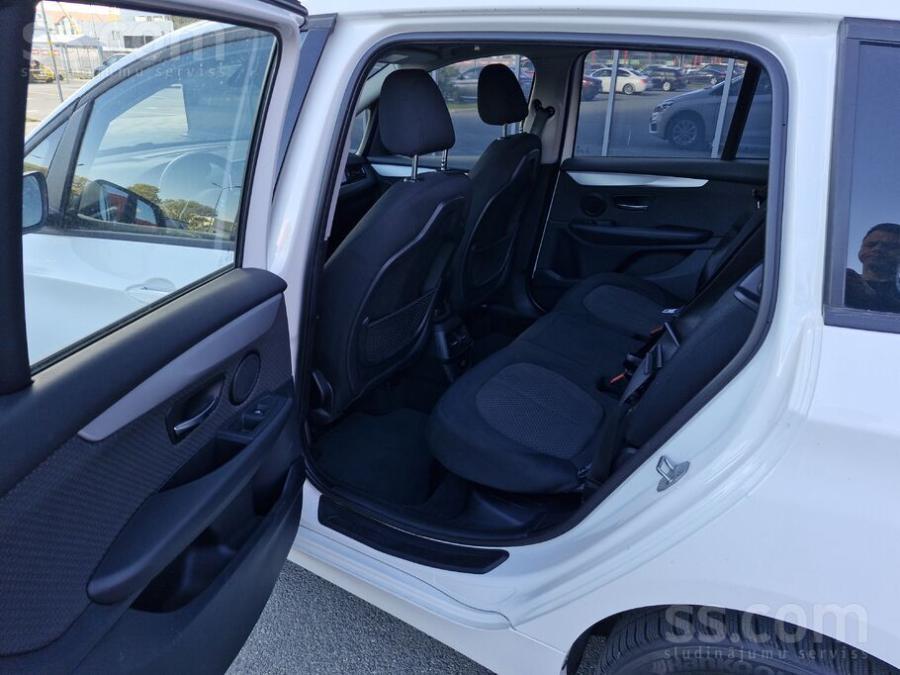 White BMW 218 2015 in Riga, with an engine capacity of 1.50 L and mileage of 0 thousand km for 7390 €, photo 11 on AUTOMOTO.COM.LV