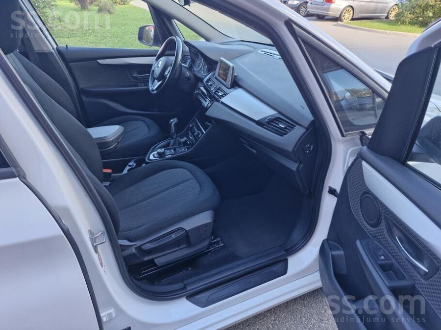 White BMW 218 2015 in Riga, with an engine capacity of 1.50 L and mileage of 0 thousand km for 7390 €, photo 12 on AUTOMOTO.COM.LV