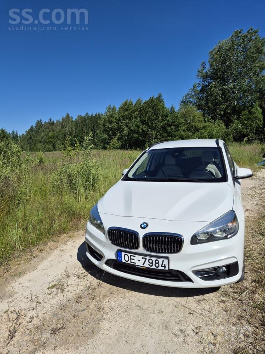 White BMW 218 2016 in Riga, with an engine capacity of 2.00 L and mileage of 312 thousand km for 9900 €, photo 4 on AUTOMOTO.COM.LV