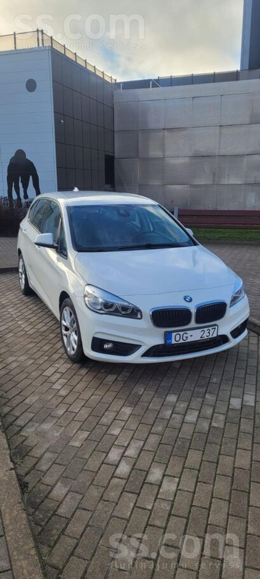 White BMW 218 2016 in Riga, with an engine capacity of 2.00 L and mileage of 175 thousand km for 12500 €, photo 3 on AUTOMOTO.COM.LV