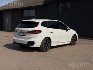 White BMW 218 2022 in Daugavpils, with an engine capacity of 2.00 L and mileage of 24 thousand km for 23500 €, photo 5 on AUTOMOTO.COM.LV
