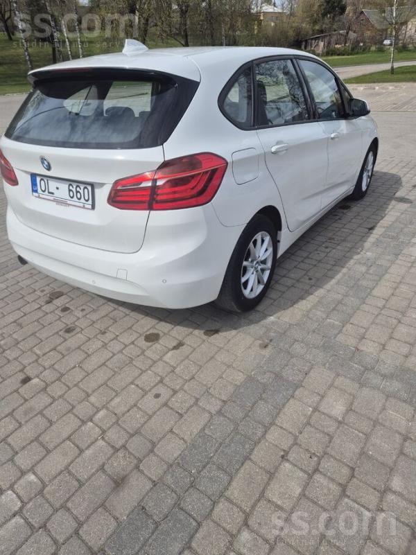 White BMW 218 2015 in Rezekne, with an engine capacity of 1.50 L and mileage of 236 thousand km for 8500 €, photo 4 on AUTOMOTO.COM.LV