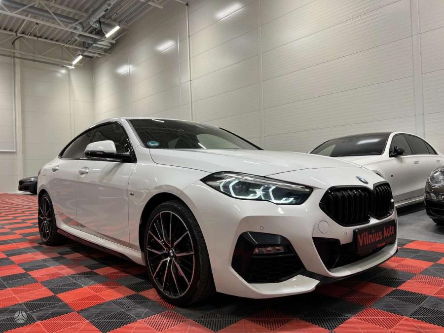 White BMW 218 2020 in Vilnius, with an engine capacity of 1.50 L and mileage of 79 thousand km for 22990 €, photo 3 on AUTOMOTO.COM.LV