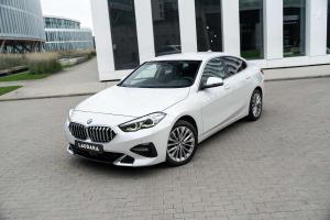 White BMW 218 2021 in Vilnius, with an engine capacity of 1.50 L and mileage of 54 thousand km for 21900 €, photo  on AUTOMOTO.COM.LV