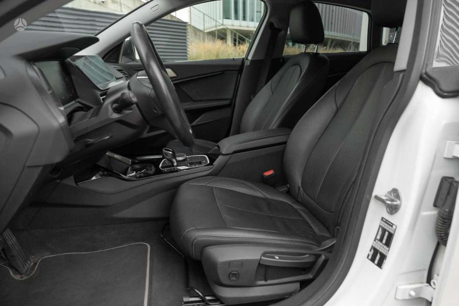 Balts BMW 218 2021 Viļņa, ar dzinēja tilpumu 1.50 L un nobraukumu 54 tūkst. km par 21900 €, foto 14 vietnē AUTOMOTO.COM.LV