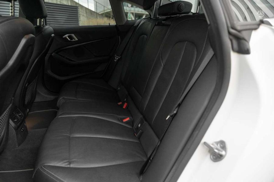 Balts BMW 218 2021 Viļņa, ar dzinēja tilpumu 1.50 L un nobraukumu 54 tūkst. km par 21900 €, foto 15 vietnē AUTOMOTO.COM.LV