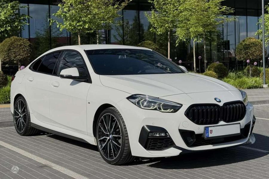 White BMW 218 2022 in Vilnius, with an engine capacity of 1.50 L and mileage of 87 thousand km for 24500 €, photo 3 on AUTOMOTO.COM.LV