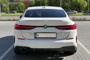 White BMW 218 2022 in Vilnius, with an engine capacity of 1.50 L and mileage of 87 thousand km for 24500 €, photo 4 on AUTOMOTO.COM.LV